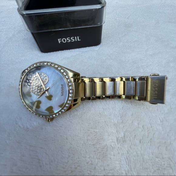 Fossil Accessories Authentic Fossil Hand Watch Hearts And Diamonds
